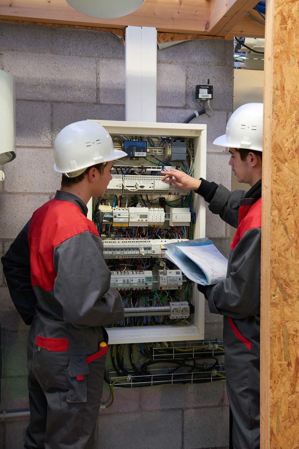 Métiers de l’ÉLectricité et de ses Environnements Connectés (MELEC ...